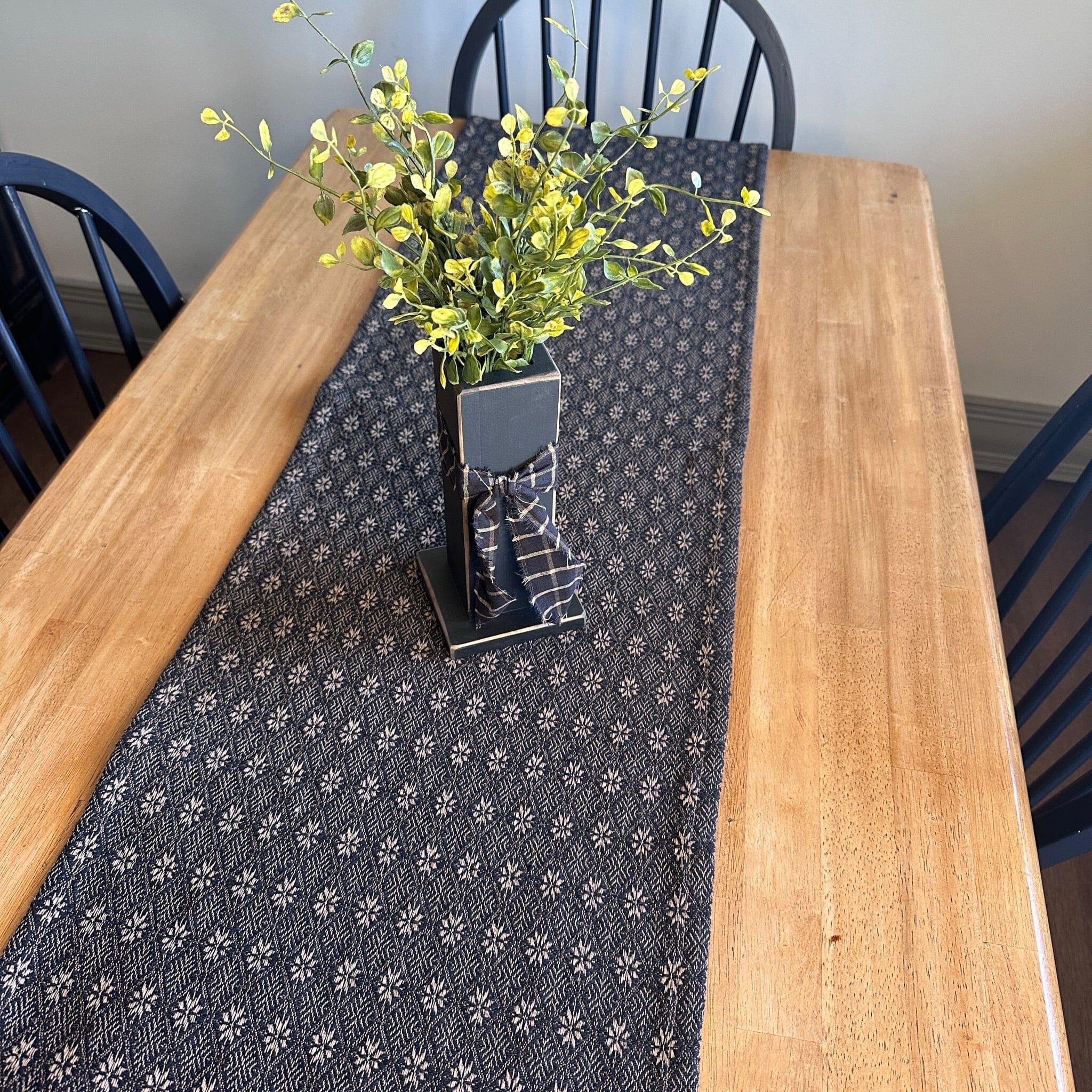 Pine Creek Packsville Rose Black and Tan Woven Table Runner 56"