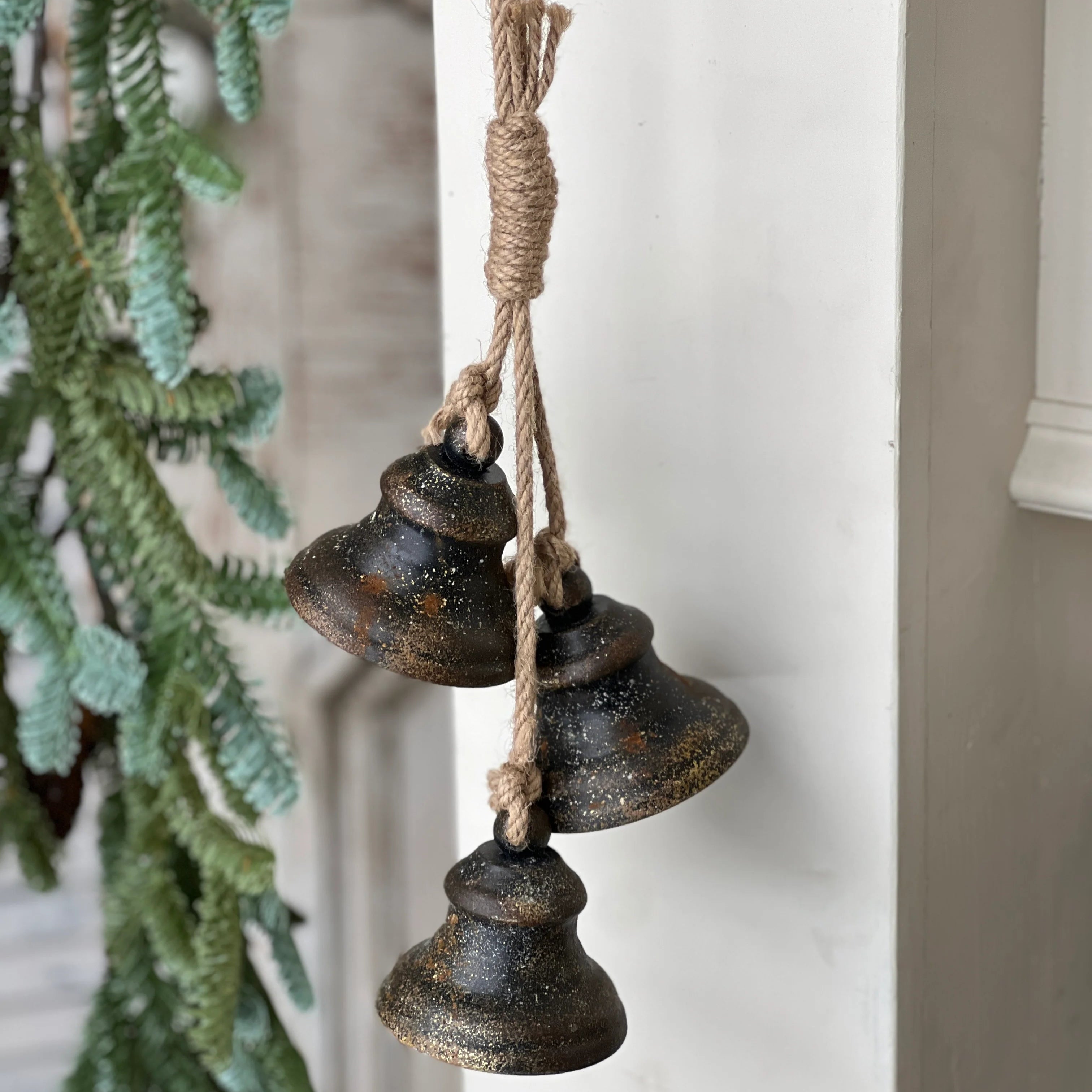 Bowstring Bell Drop - 15.5" | Primitive Star Quilt Shop