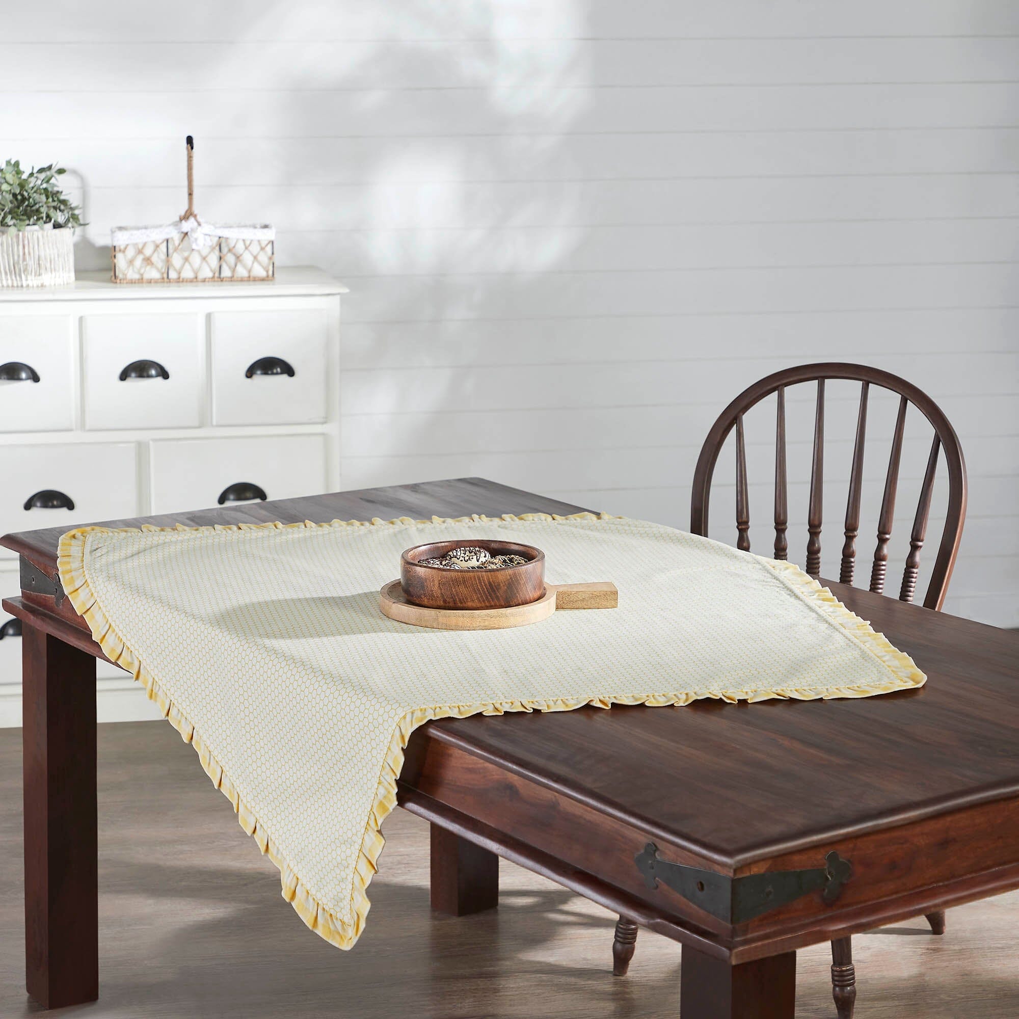 Honeycomb Ruffled Table Topper 40x40"