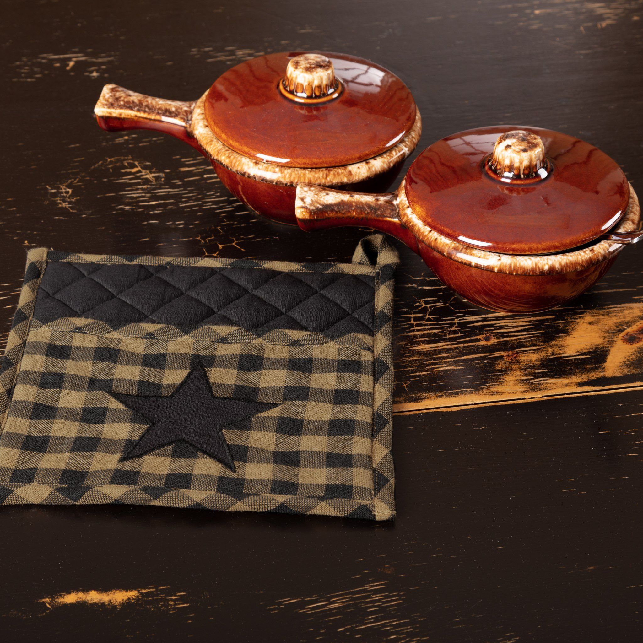 Black Star Pot Holder 8"