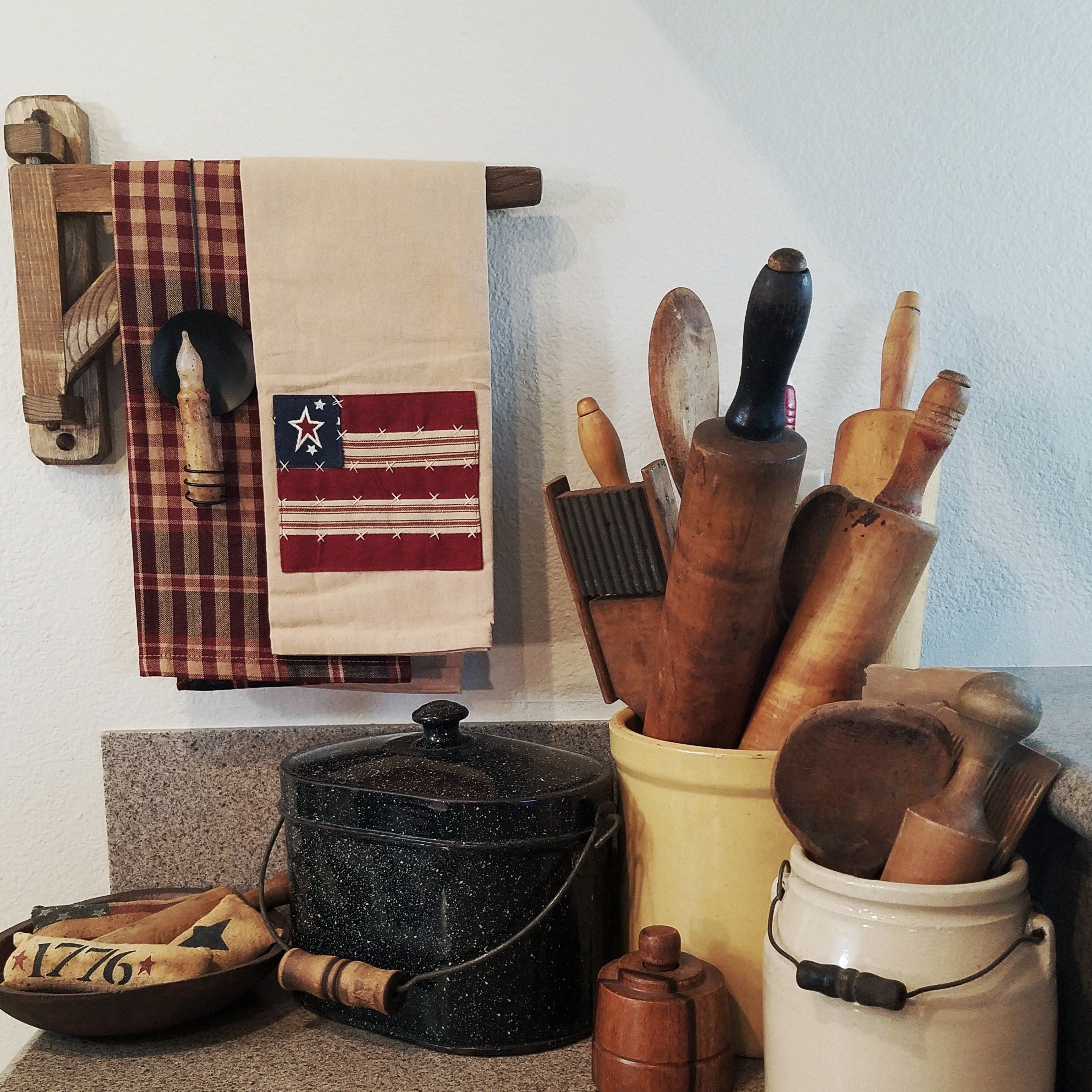 Cetina Country Cottage Handmade Stained Wood Tea Towel Crane 14 3/4"