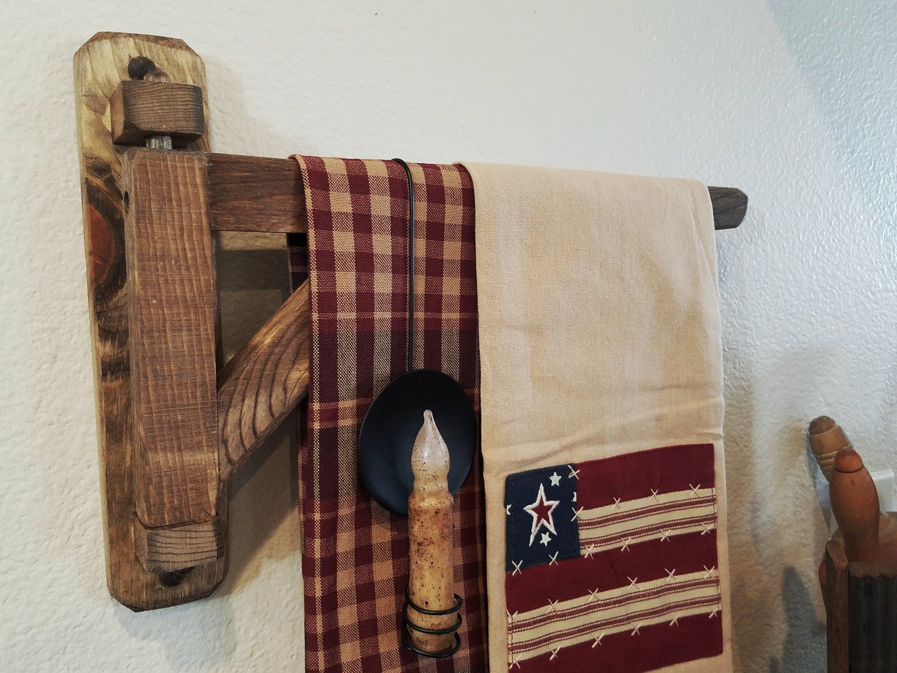 Cetina Country Cottage Handmade Stained Wood Tea Towel Crane 14 3/4"